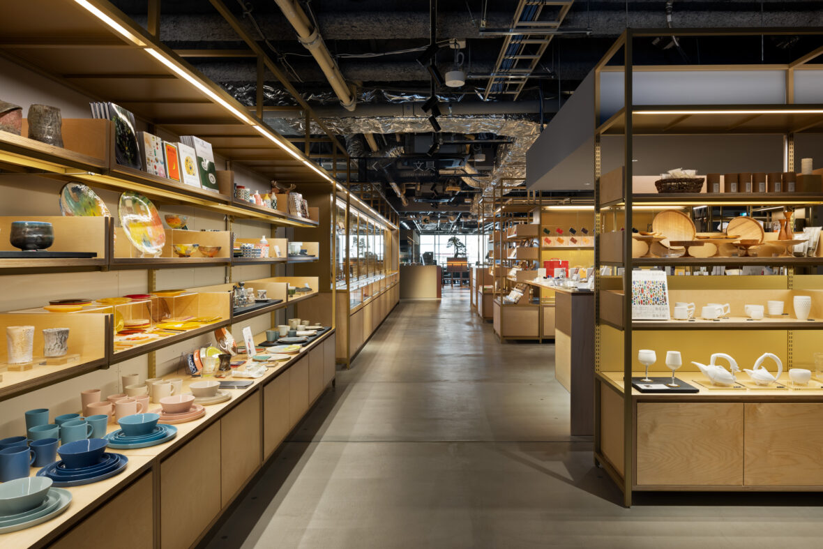 MOHEIM is now available at “Kyoto TSUTAYA BOOKS” in “Kyoto Takashimaya S.C. [T8]“. - MOHEIM
